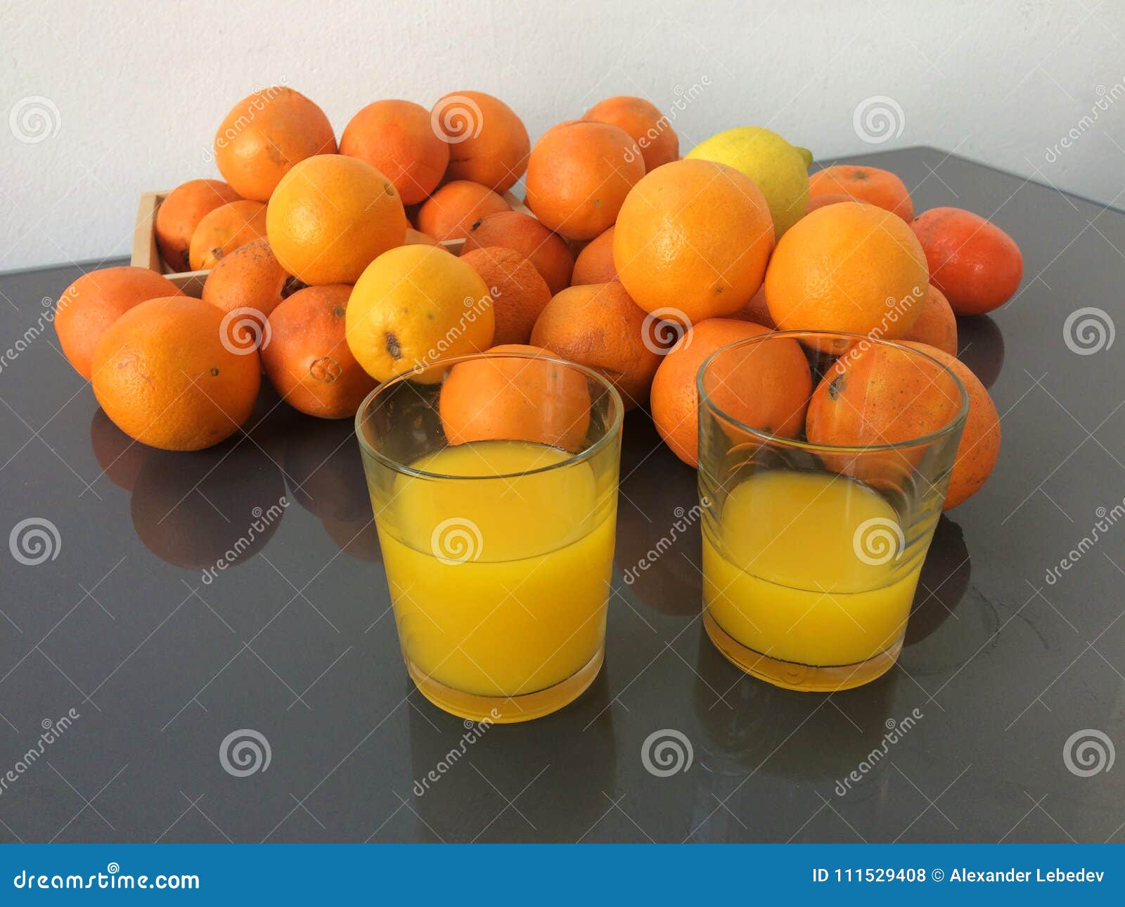 Het werkelijk verse sap stock foto. Image of mandarijn - 111529408