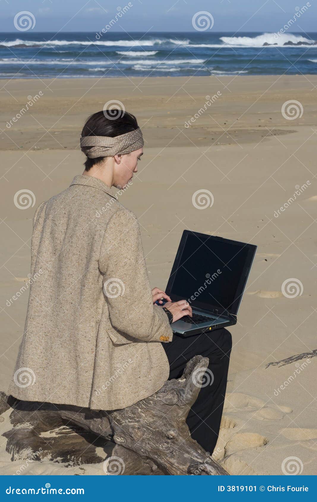 Het werken bij het Strand stock afbeelding. Image of individueel - 3819101