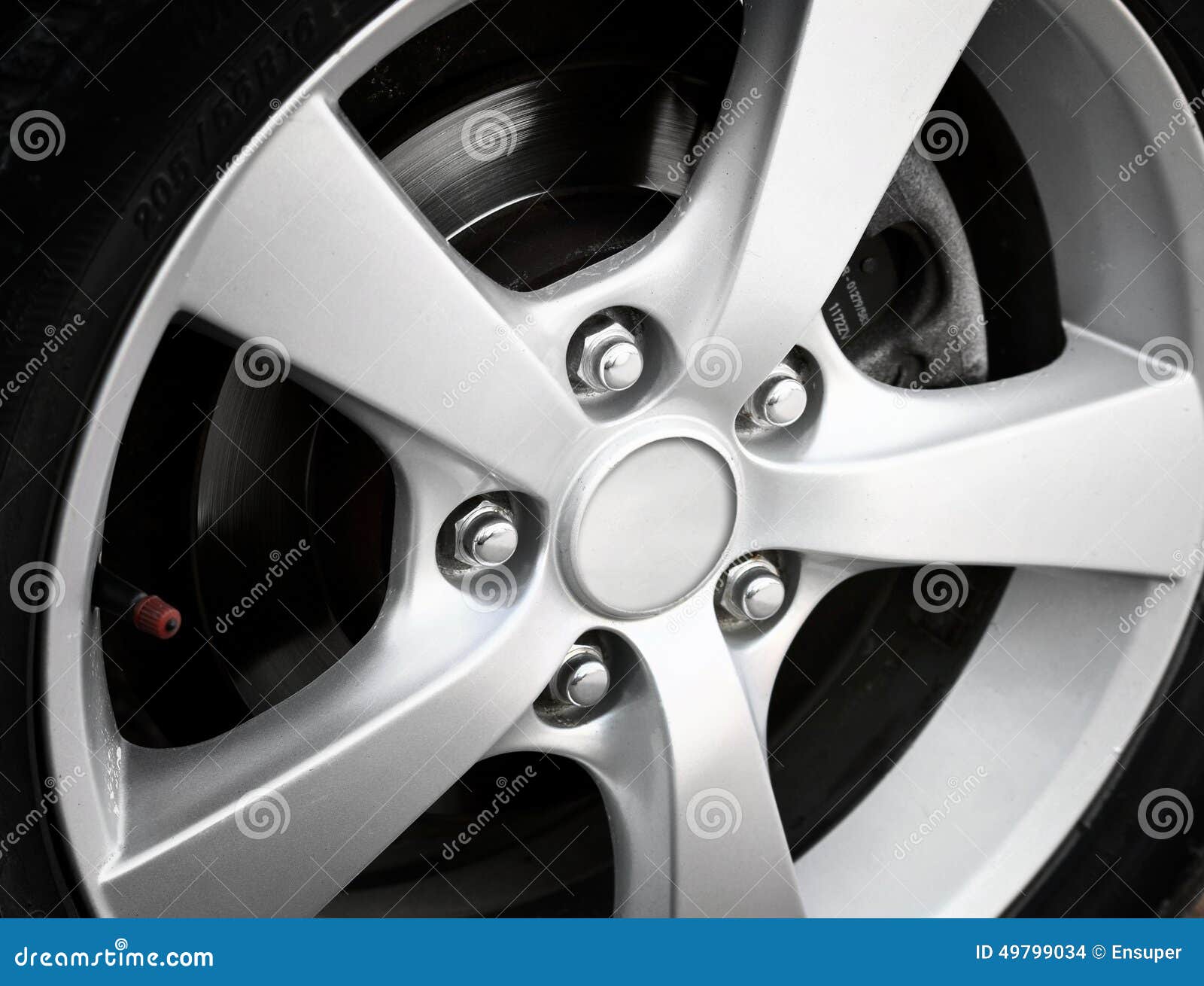 Het wiel van de auto stock foto. Image of aluminium, afstelling - 49799034