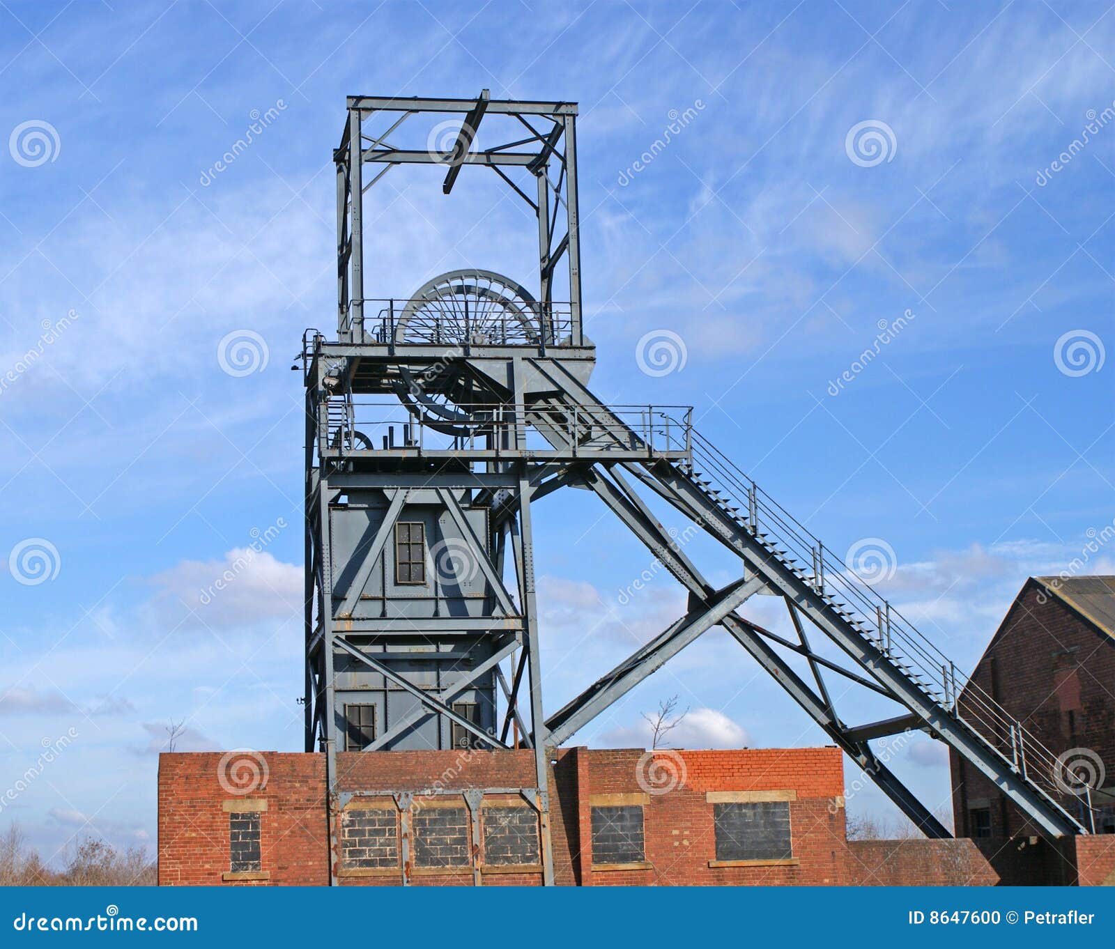 Het Windende Toestel Van De Kolenmijn Stock Foto - Image of toestel ...