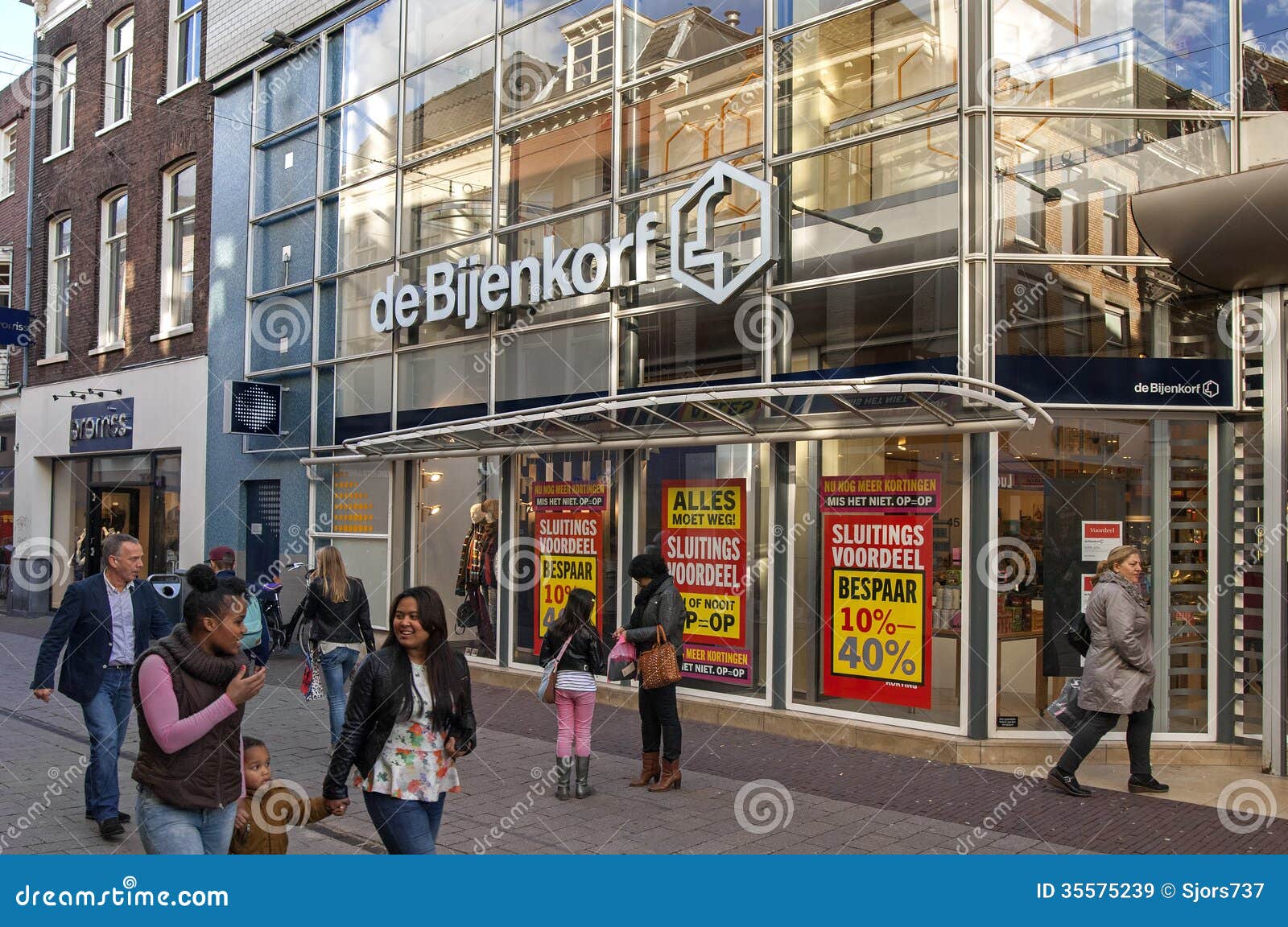 Het Winkelen Straat in Het Stadscentrum Van Arnhem, Nederland ...