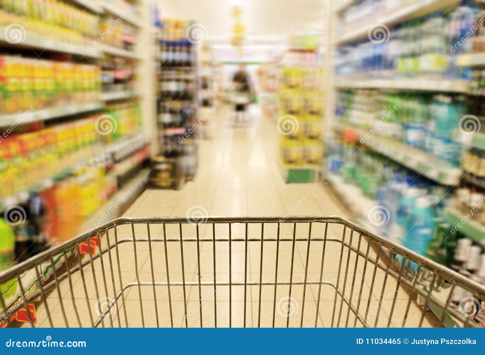 Het winkelen in supermarkt stock afbeelding. Image of consument - 11034465