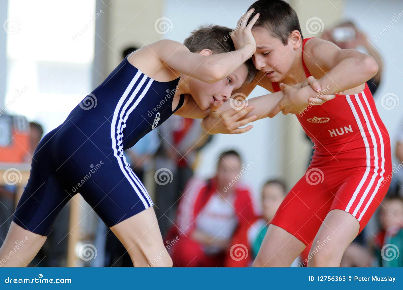 Het Worstelen Van De Jeugd Actie Redactionele Stock Foto - Image of ...