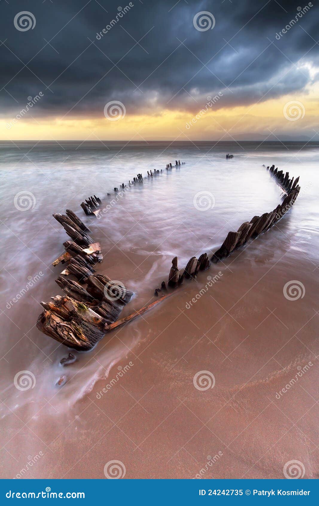 Het Wrak Van Het Schip Op Het Strand Rossbeigh Stock Afbeelding - Image ...