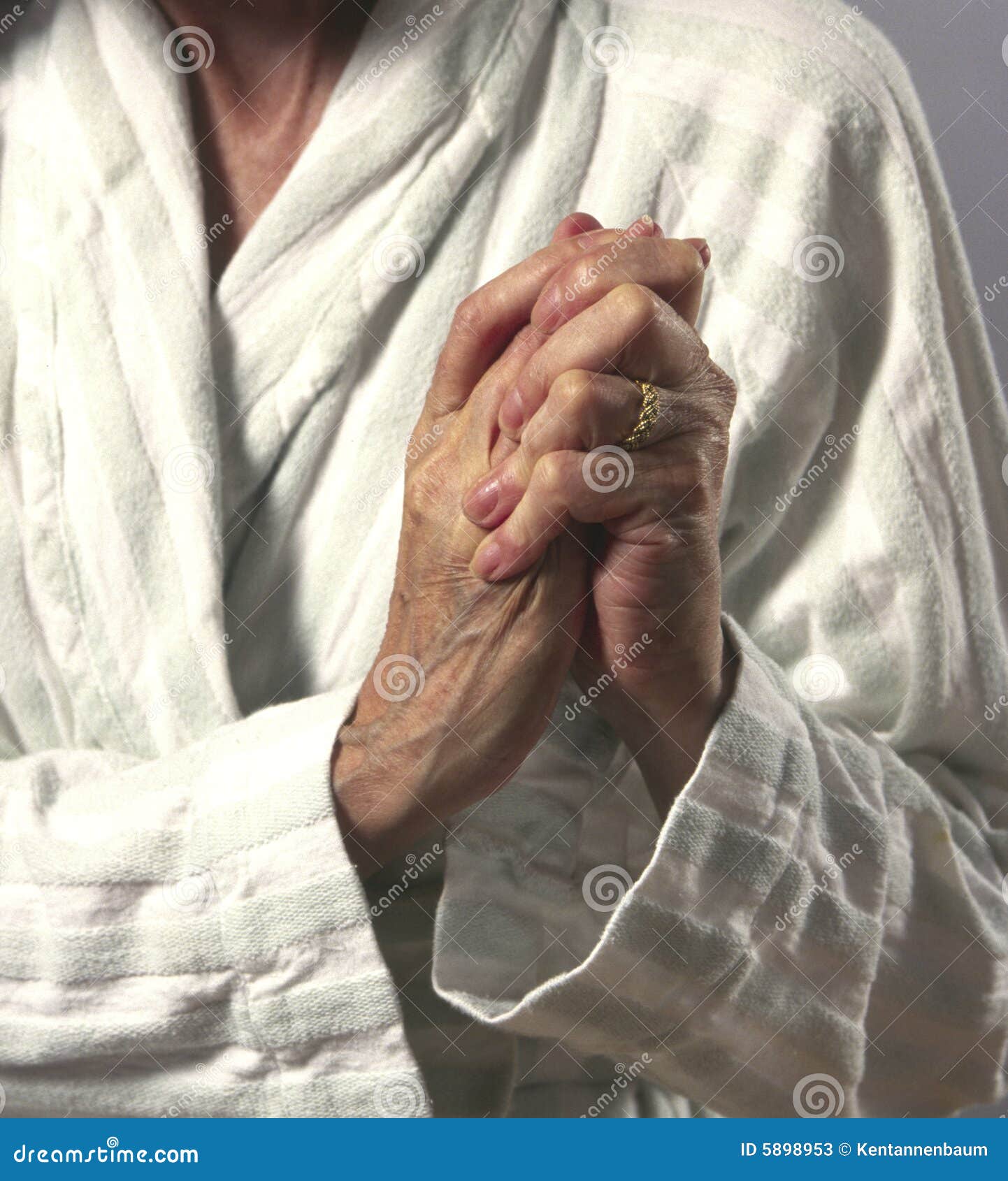 Het Wringen Zich Van De Vrouw Dient Pijn in Stock Afbeelding - Image of ...