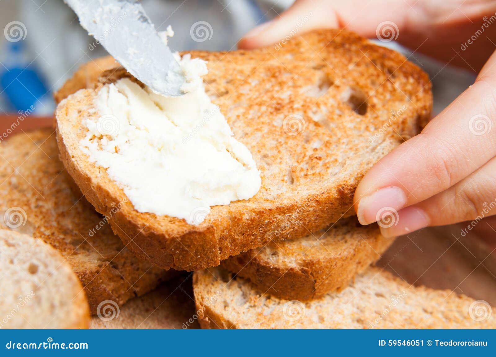 Het Zetten Van Boter Op Toost Stock Afbeelding - Image of bedrijf, plak ...