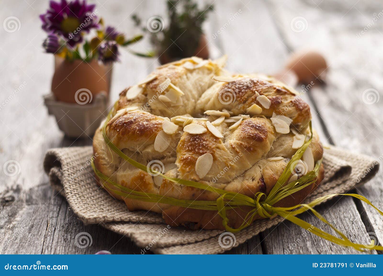 Het zoete brood van Pasen stock afbeelding. Image of besnoeiing - 23781791