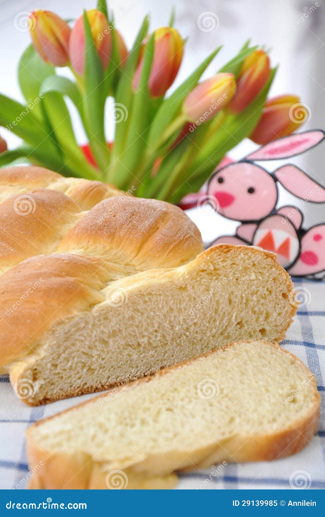 Het Zoete Duitse Brood Van Pasen Stock Afbeelding - Image of bonen ...