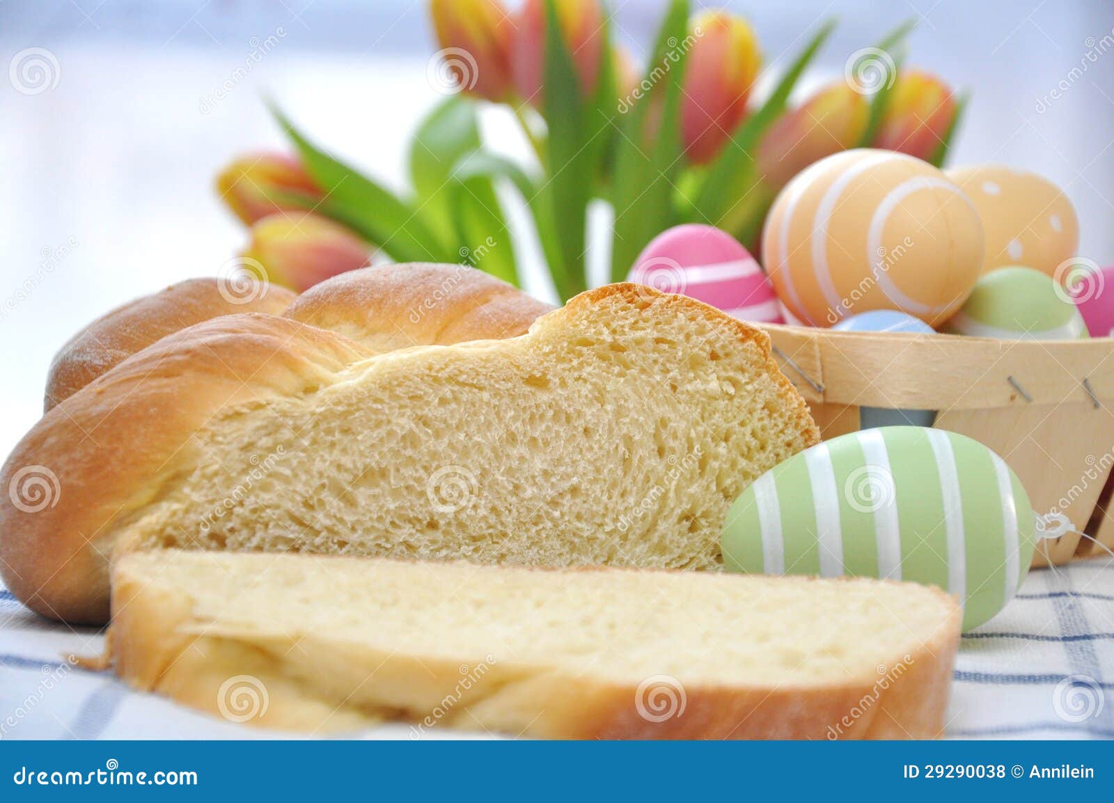 Het Zoete Duitse Brood Van Pasen Stock Foto - Image of vers, konijntje ...