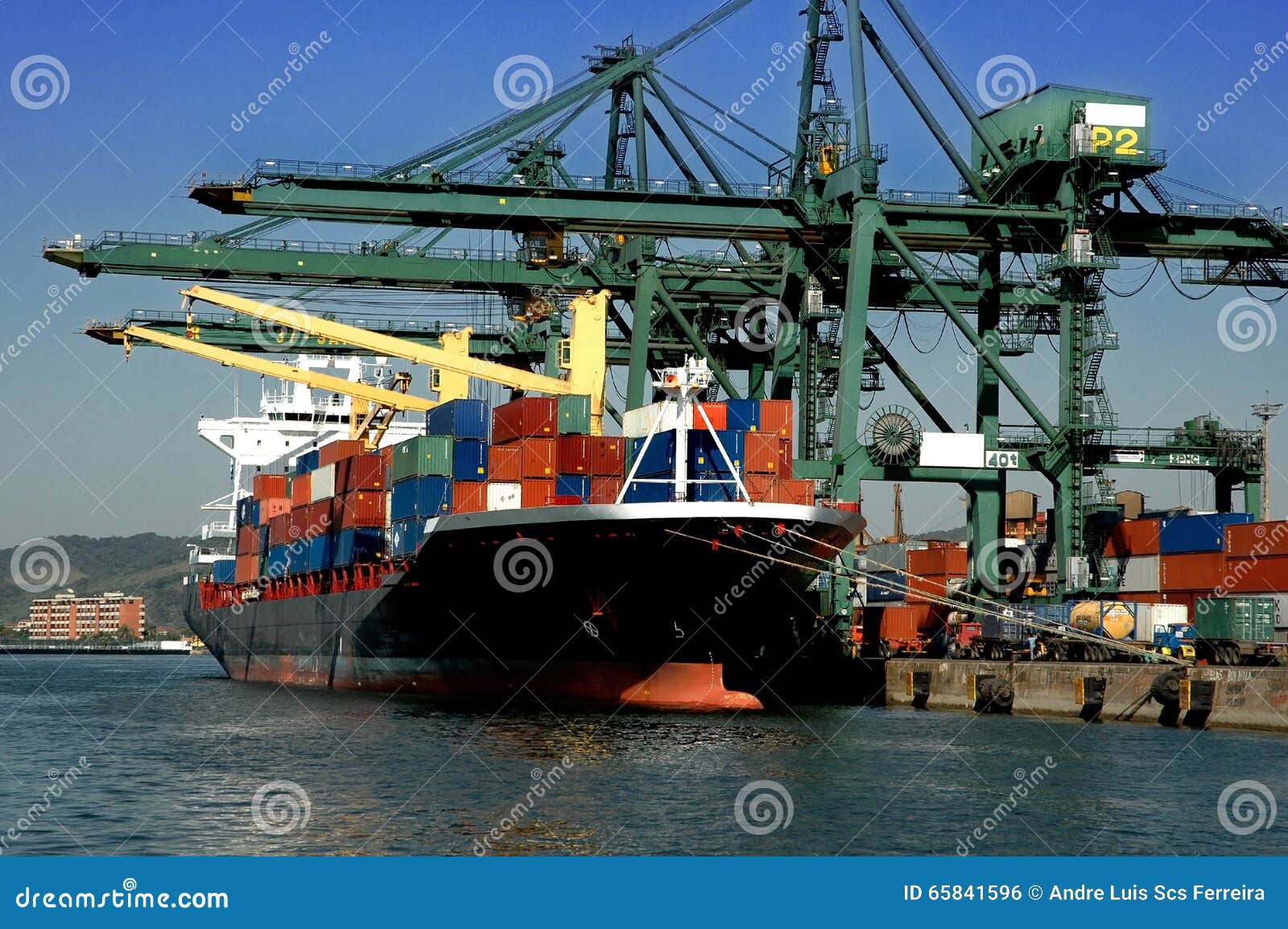 Het Zwarte Rood Van Het Containerschip Stock Foto - Image of lossing ...
