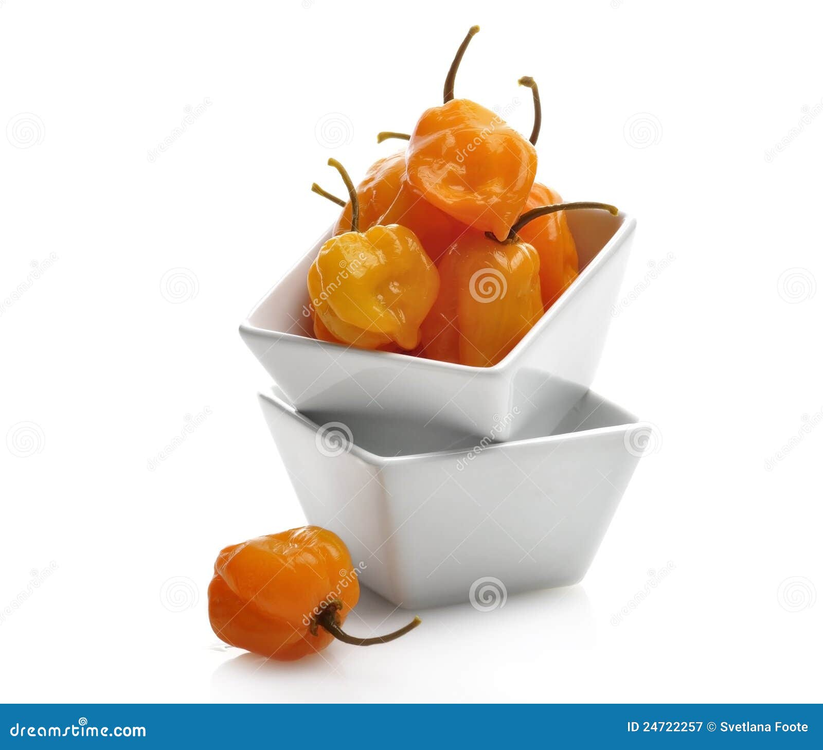 Hete Gele Peper stock afbeelding. Image of geel, peper - 24722257