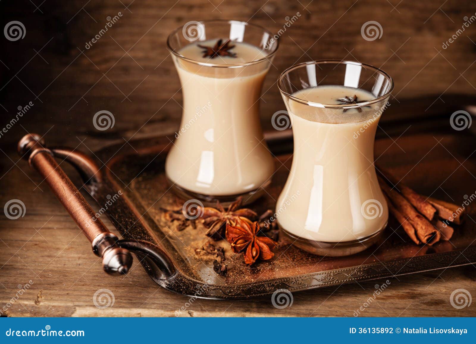 Hete thee met melk stock foto. Image of anijs, thee, drank - 36135892