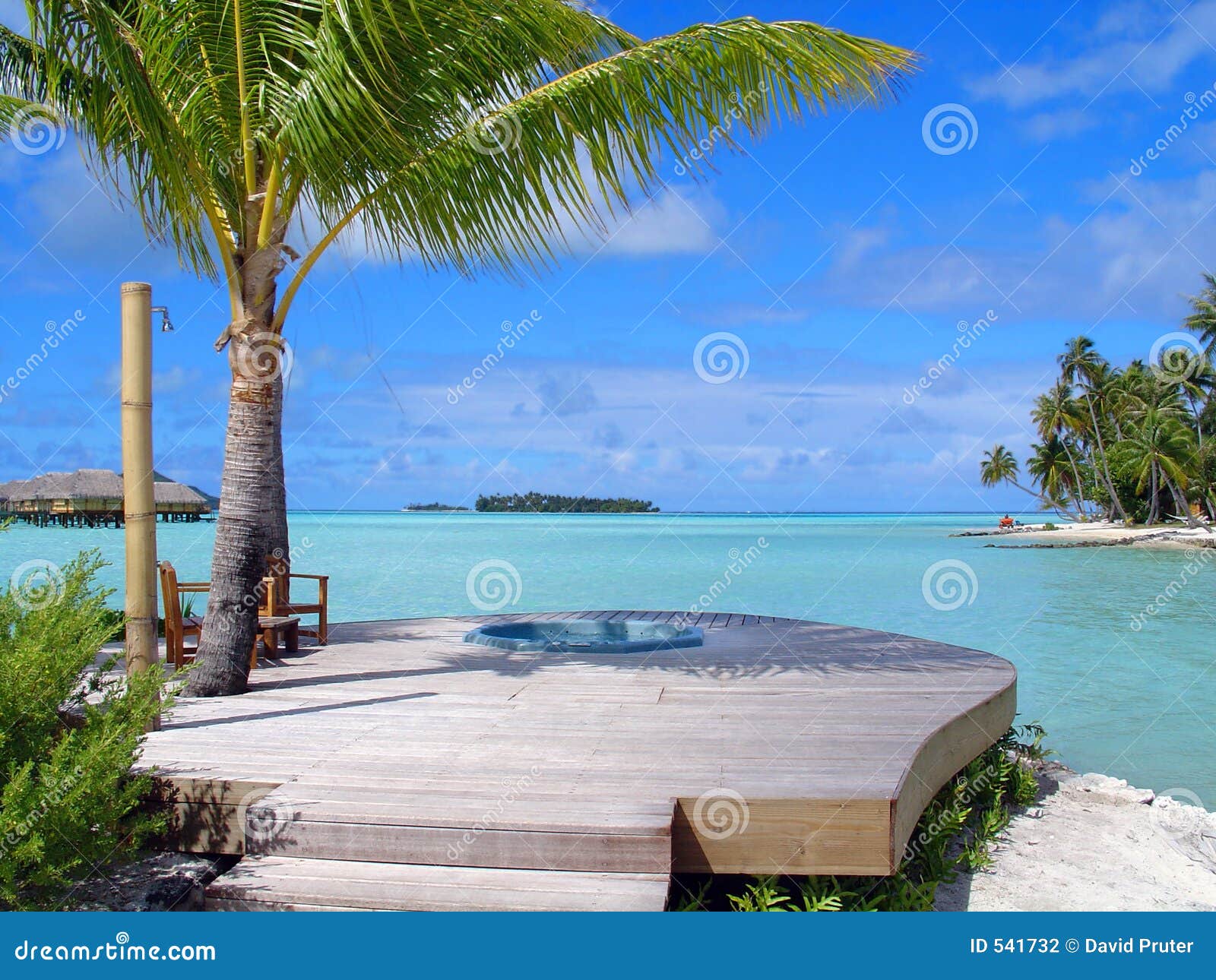 Hete Ton in de Keerkringen stock foto. Image of nave, toevlucht - 541732