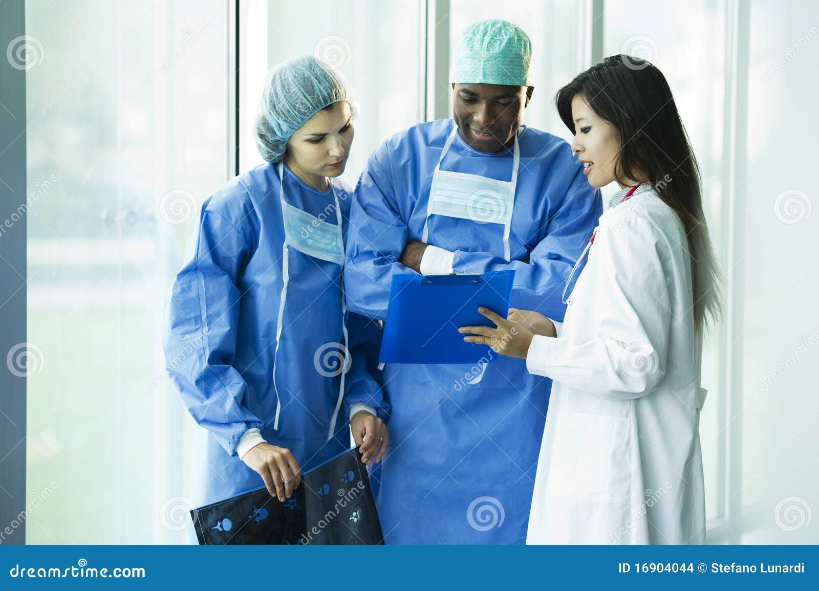 Hetetnische Artsen Raadplegen Stock Foto - Image of deskundigheid ...