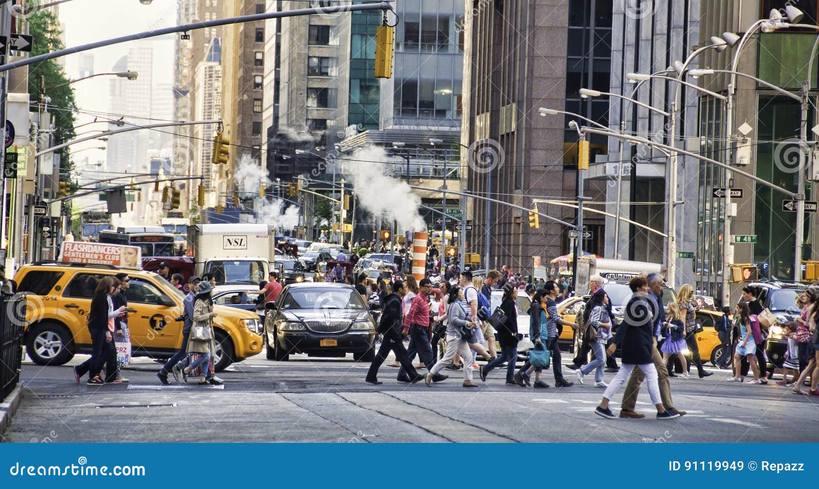 Heure de pointe de NYC image stock éditorial. Image du concret - 91119949