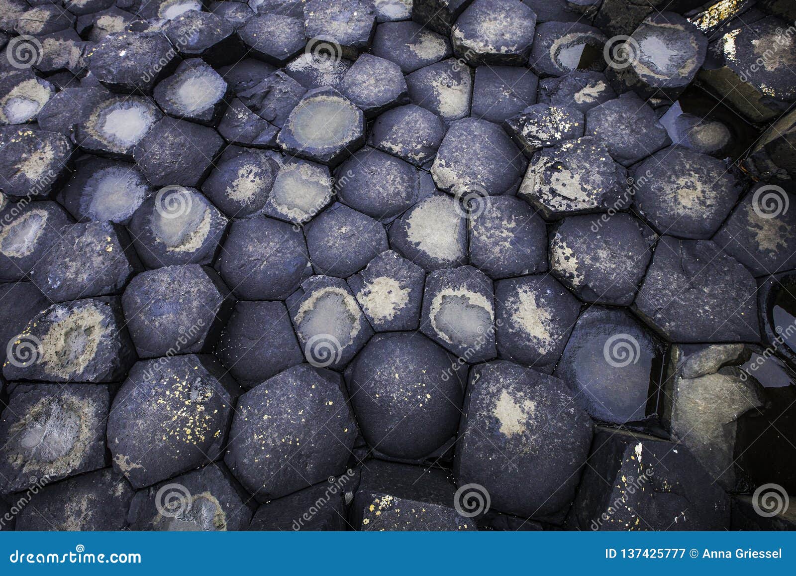 Hexagon Basalt Structures at Giants Causeway Stock Image - Image of ...