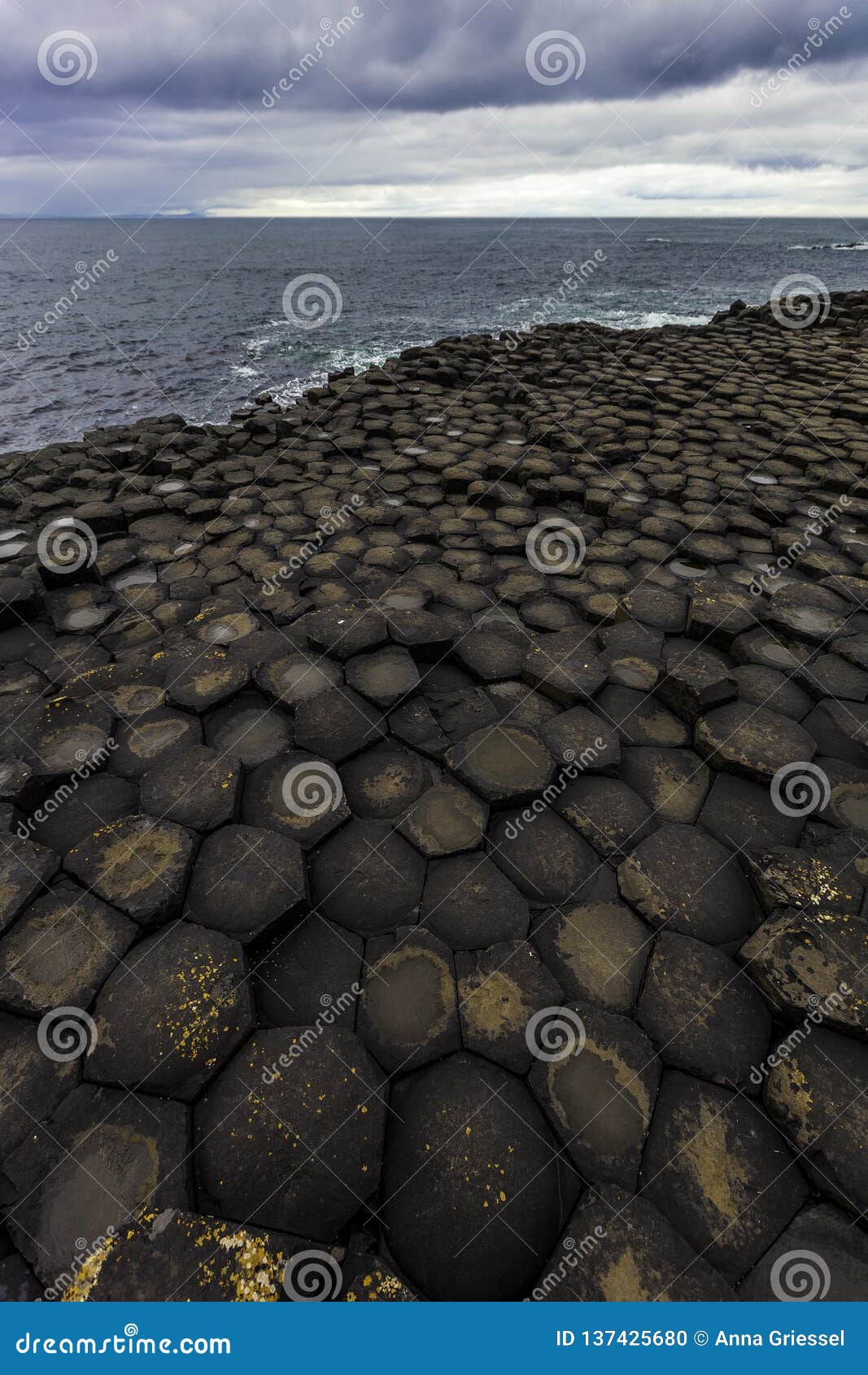 Hexagonal Basalt Coastal Formations at Giants Causeway Stock Photo ...