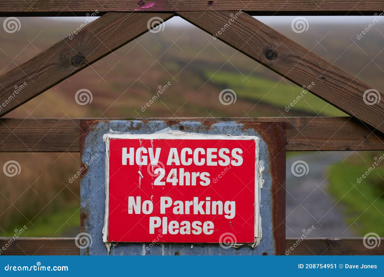 HGV ACCESS 24 HOURS NO PARKING Stock Image - Image of restriction ...