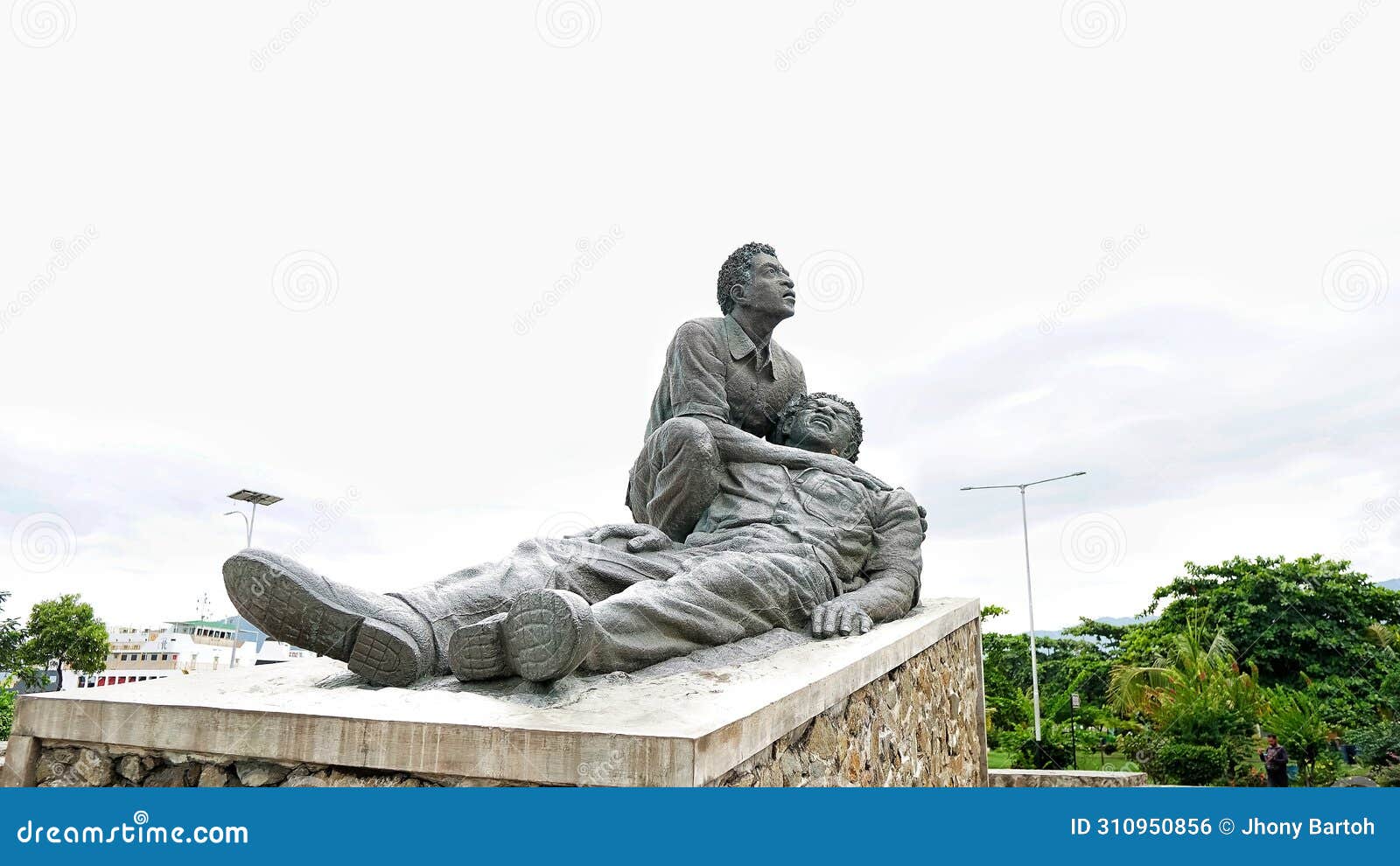 Statue, Monument To Heroes of the Santa Cruz Massacre on November 12 in ...