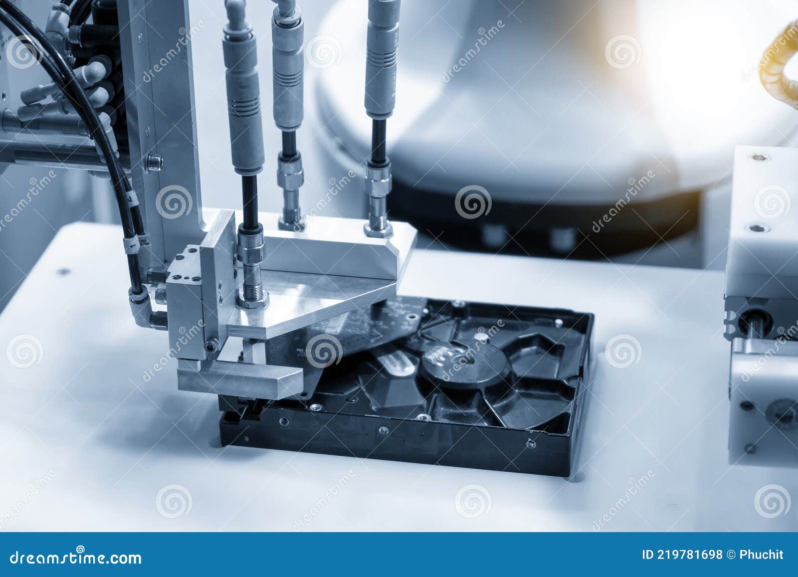 The Hi-technology Material Handling in Hard Disk Parts Production Line ...