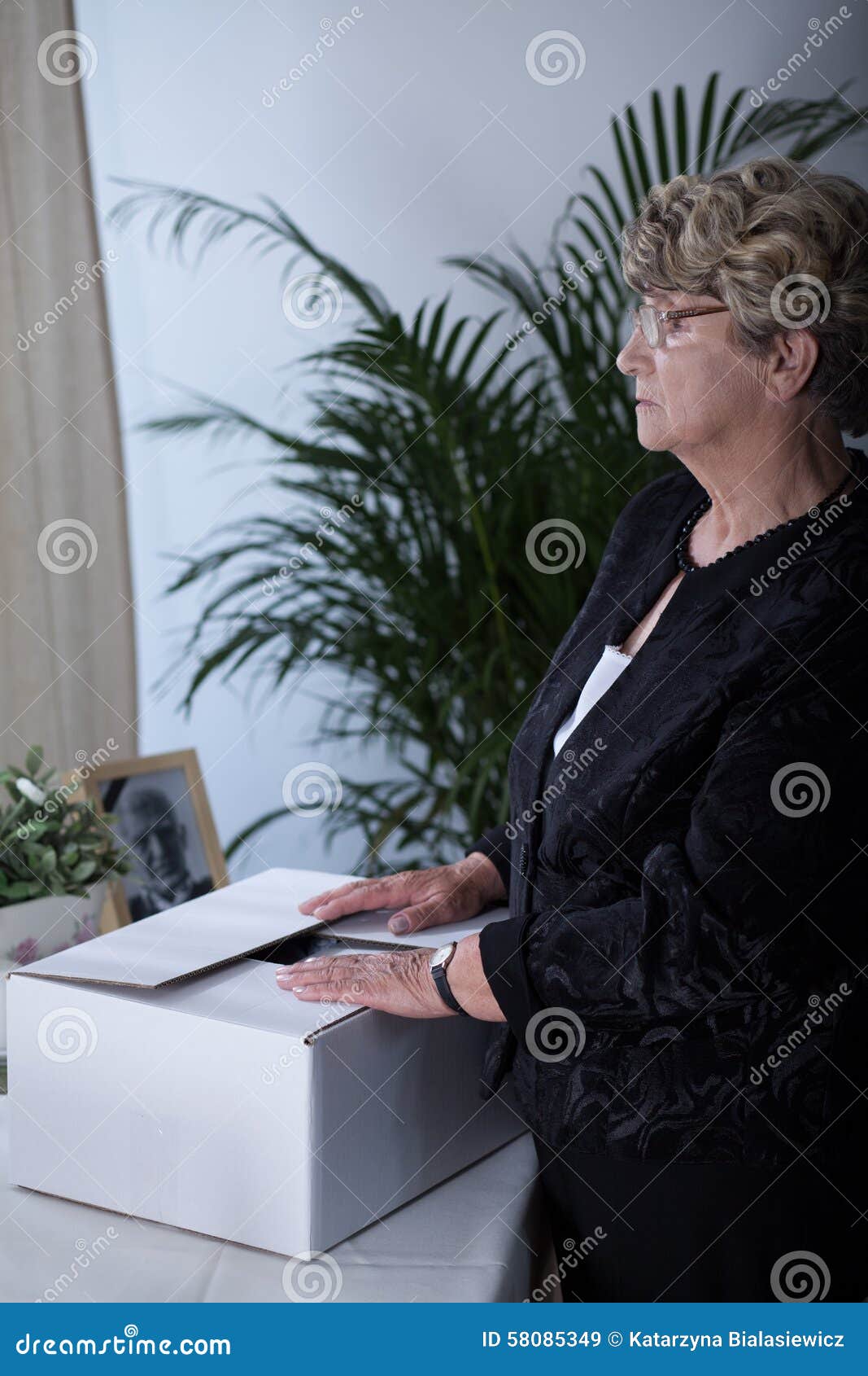 Hiding Things of Dead Husband Stock Image - Image of alone, moving ...