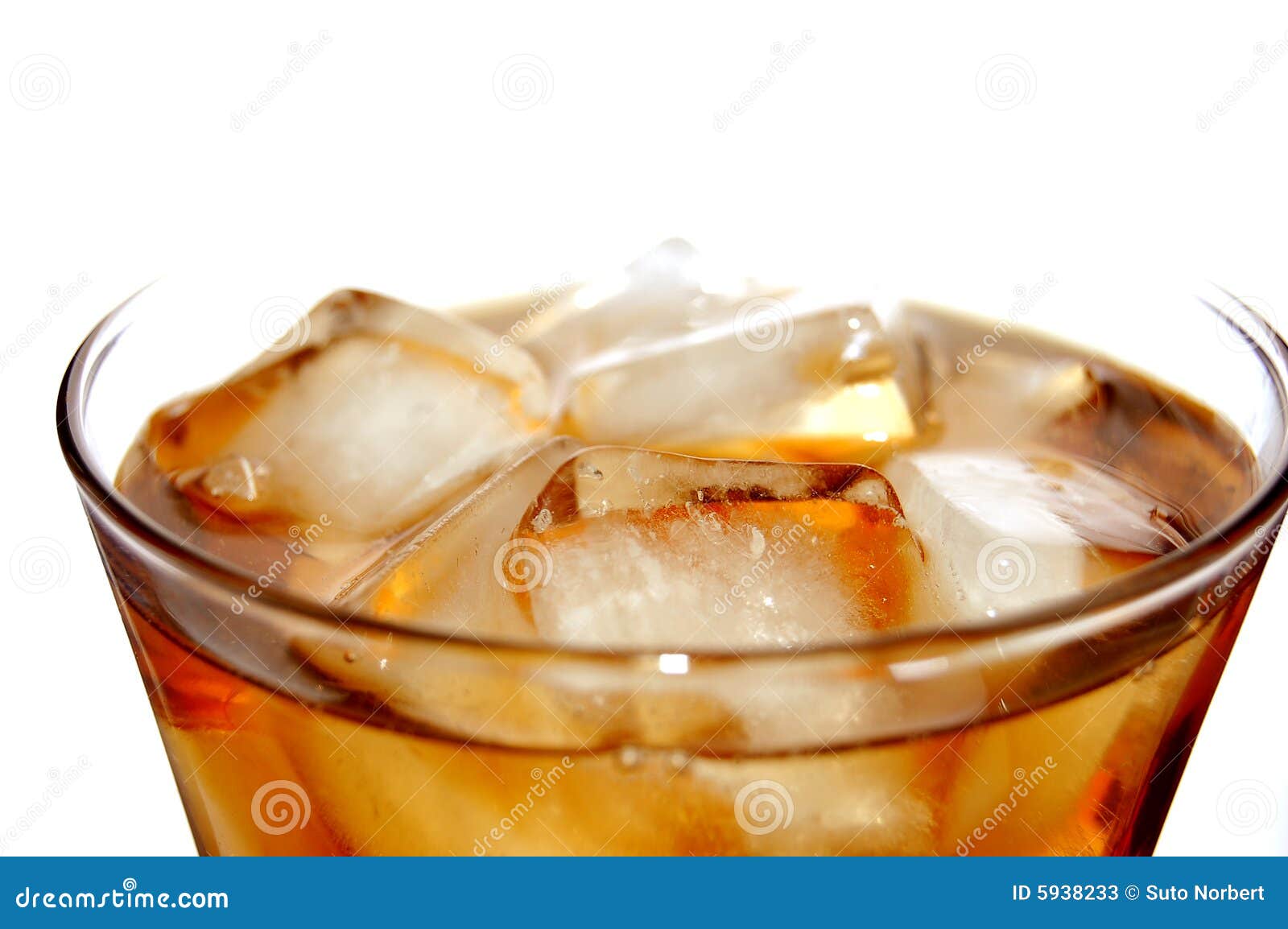 Hiele el refresco llenado imagen de archivo. Imagen de derramamiento ...