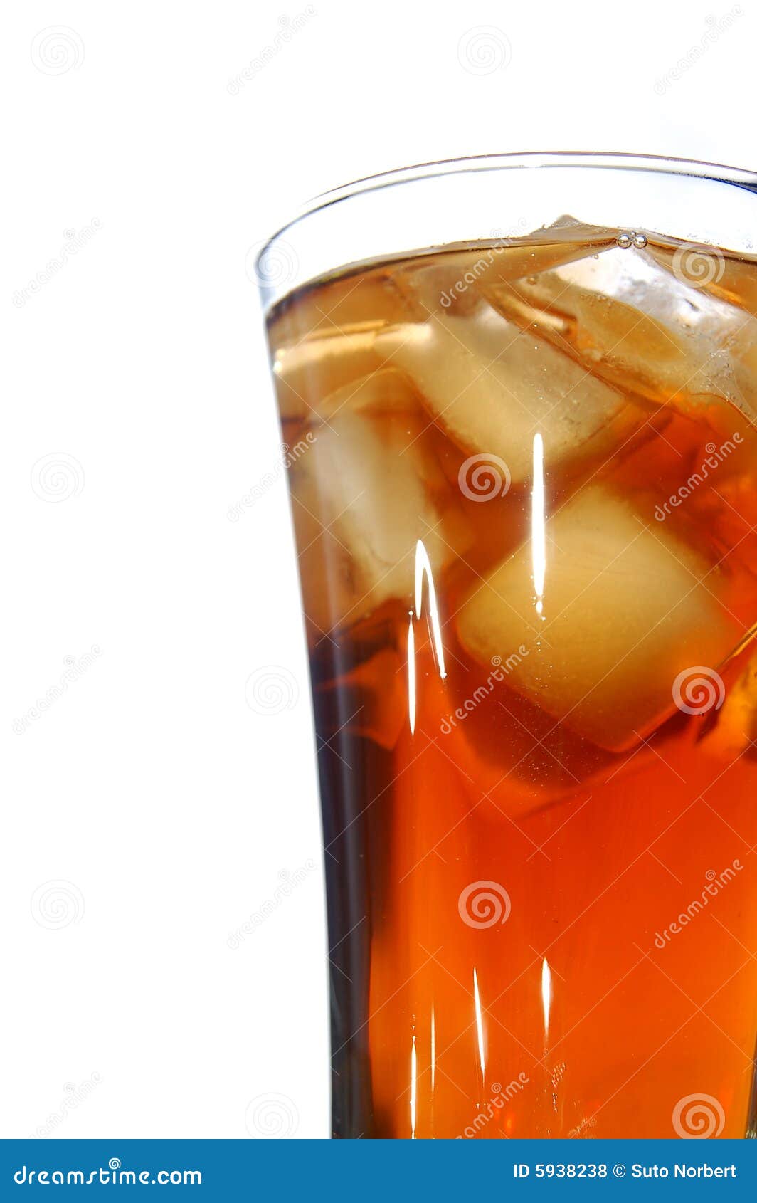 Hiele el refresco llenado foto de archivo. Imagen de cierre - 5938238