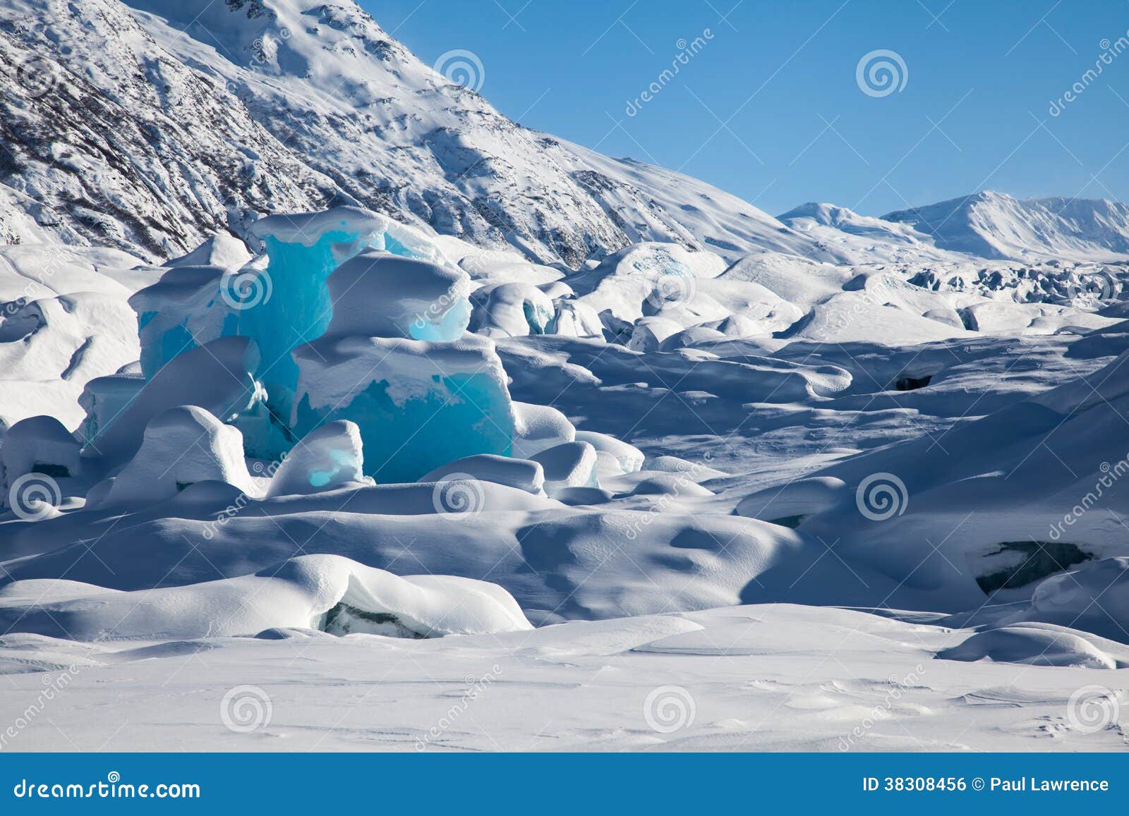 Hielo azul glacial foto de archivo. Imagen de iceberg - 38308456