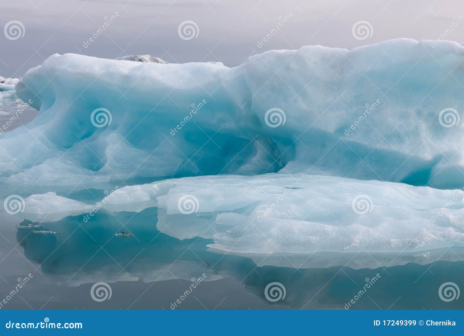 Hielo glacial azul imagen de archivo. Imagen de calma - 17249399