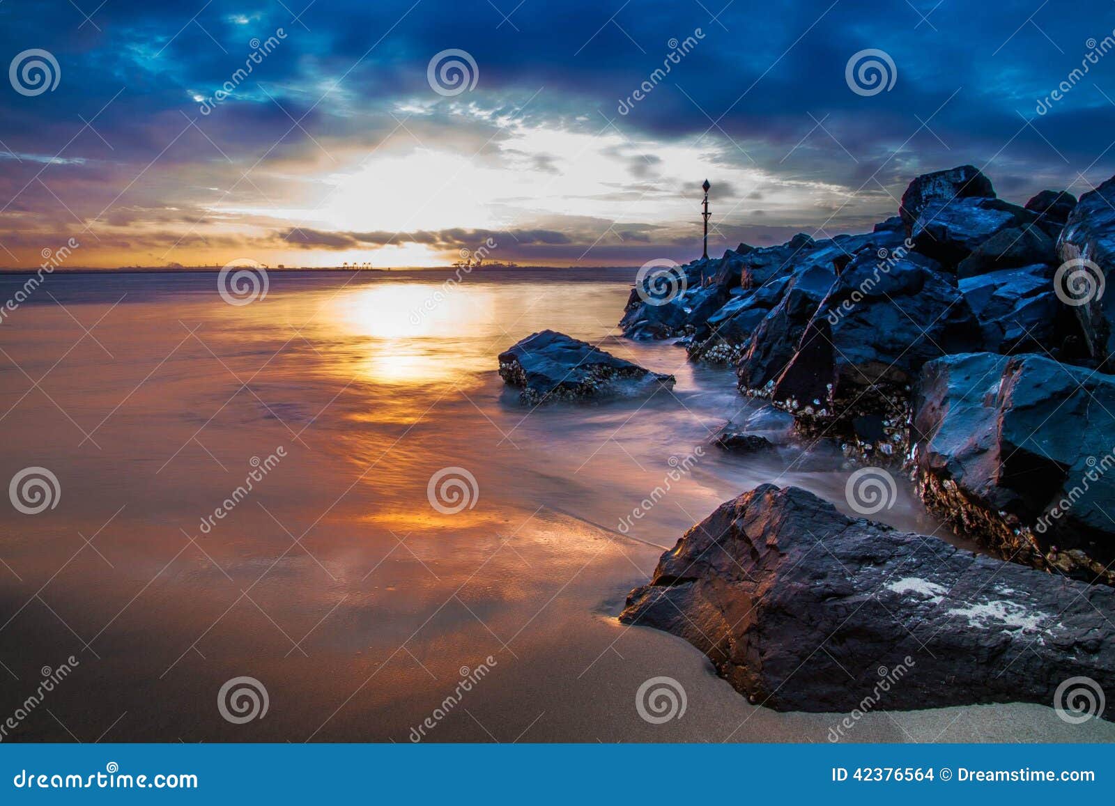 Hier und dort stockfoto. Bild von sonne, schön, überraschen - 42376564