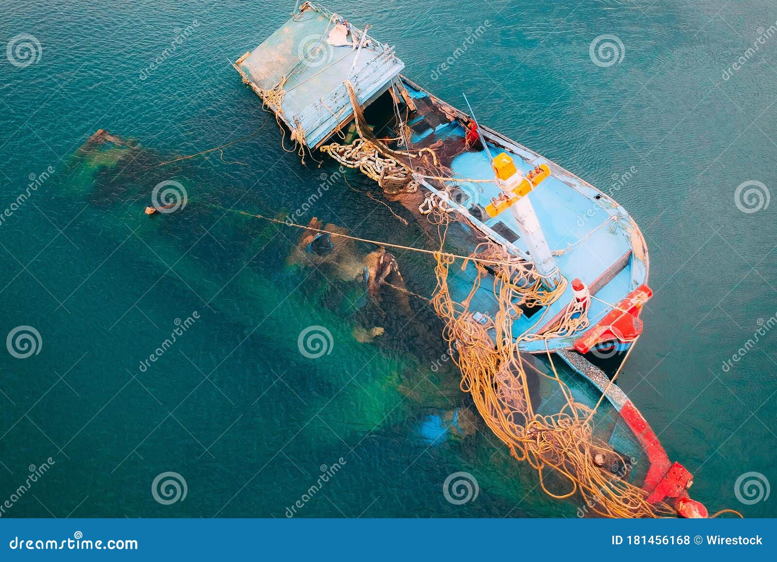 Half Sunk Boat Stock Photography | CartoonDealer.com #44997686