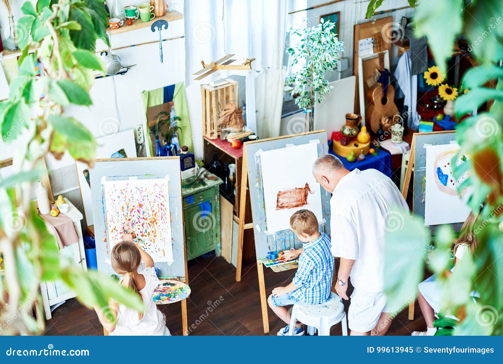 Pupils Focused on Drawing stock image. Image of children - 99613945