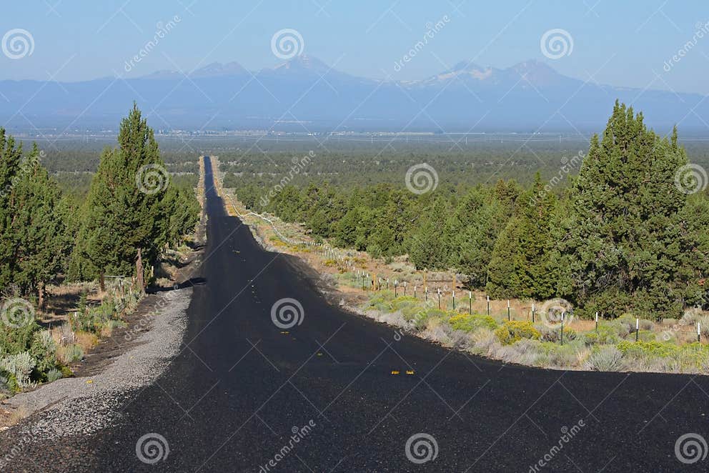 High Desert Highway stock photo. Image of skyline, mount - 24512318