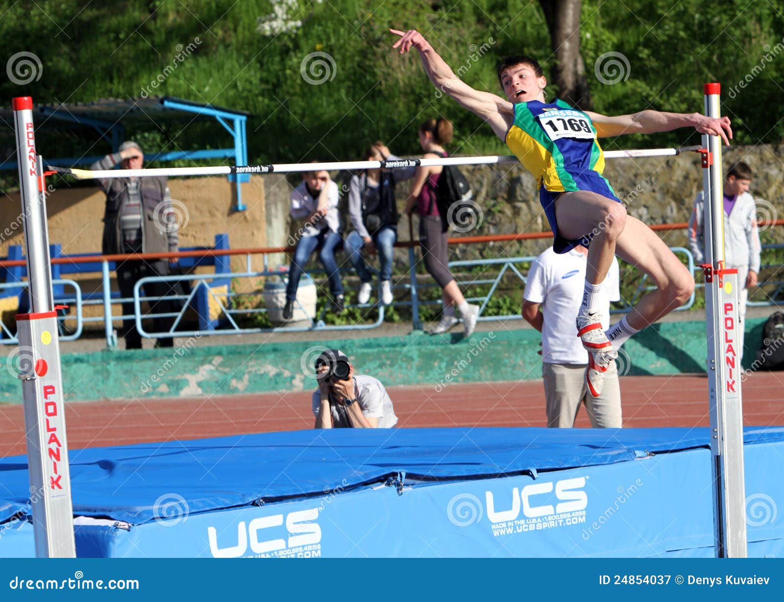 On the high jump editorial photography. Image of challenge - 24854037