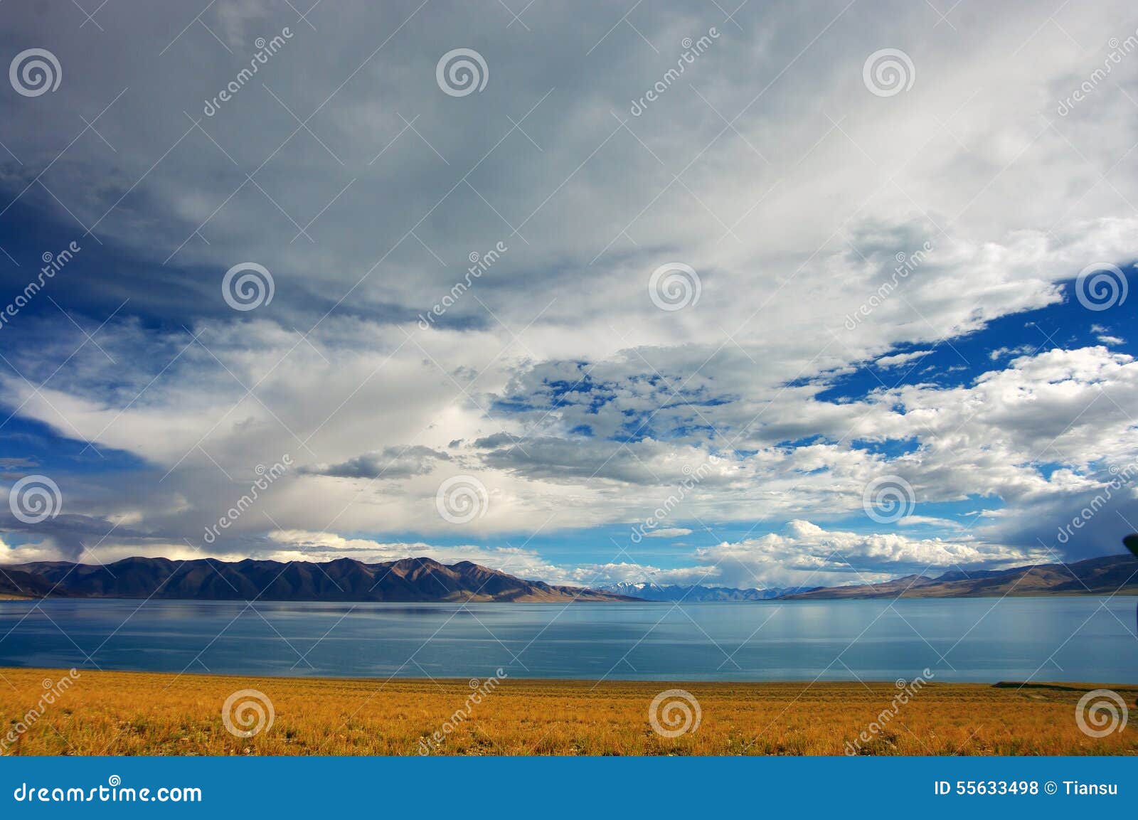 Lake Manasarovar Also Known As Mapam Yumtso With Himalayas In ...