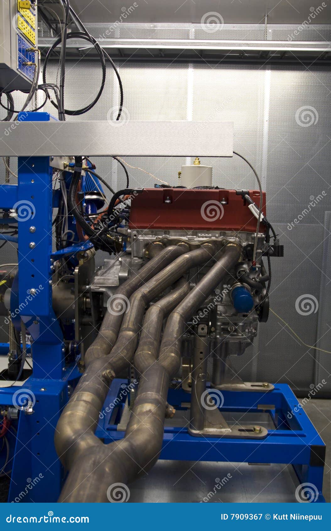 High Performance Engine Test Stock Image - Image of machine, shop: 7909367