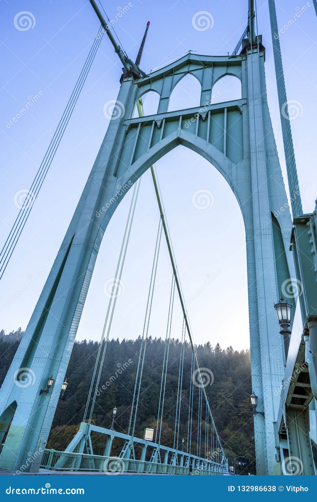 Gothic Arch of St Johns Bridge Across the Willamette River in Po Stock ...