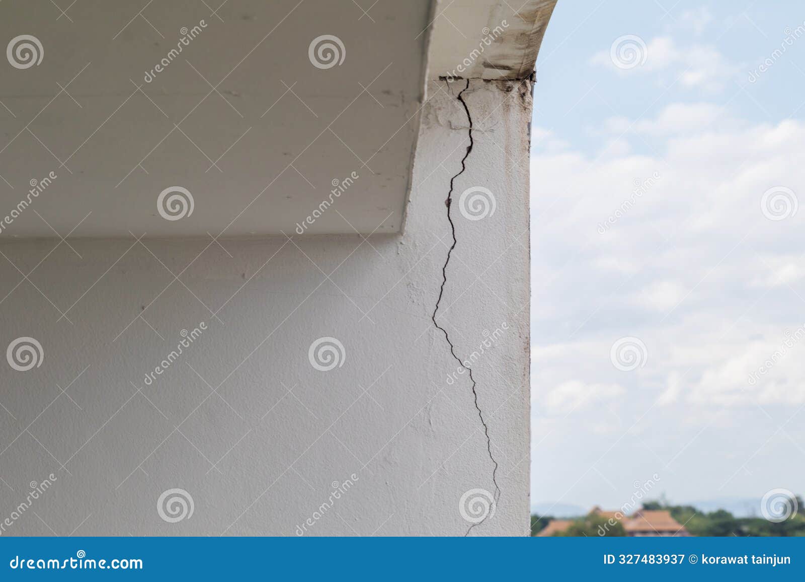 High-rise Building Structure Wall Cracks Due To Non-standard ...