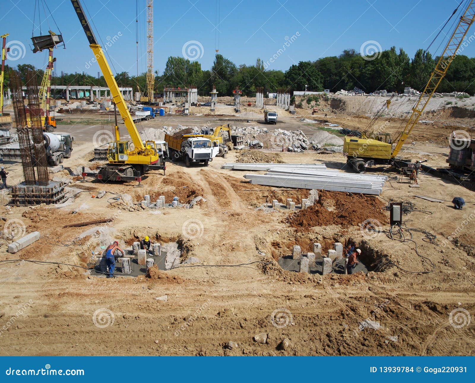 High rise construction stock photo. Image of exterior - 13939784