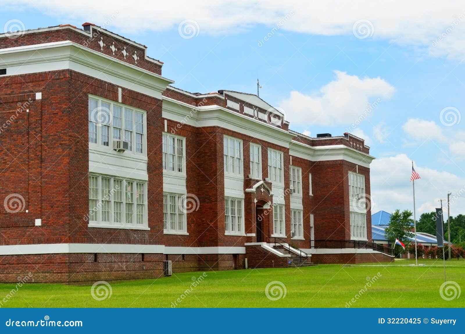 High School Americana Classica Immagine Stock - Immagine di erba ...