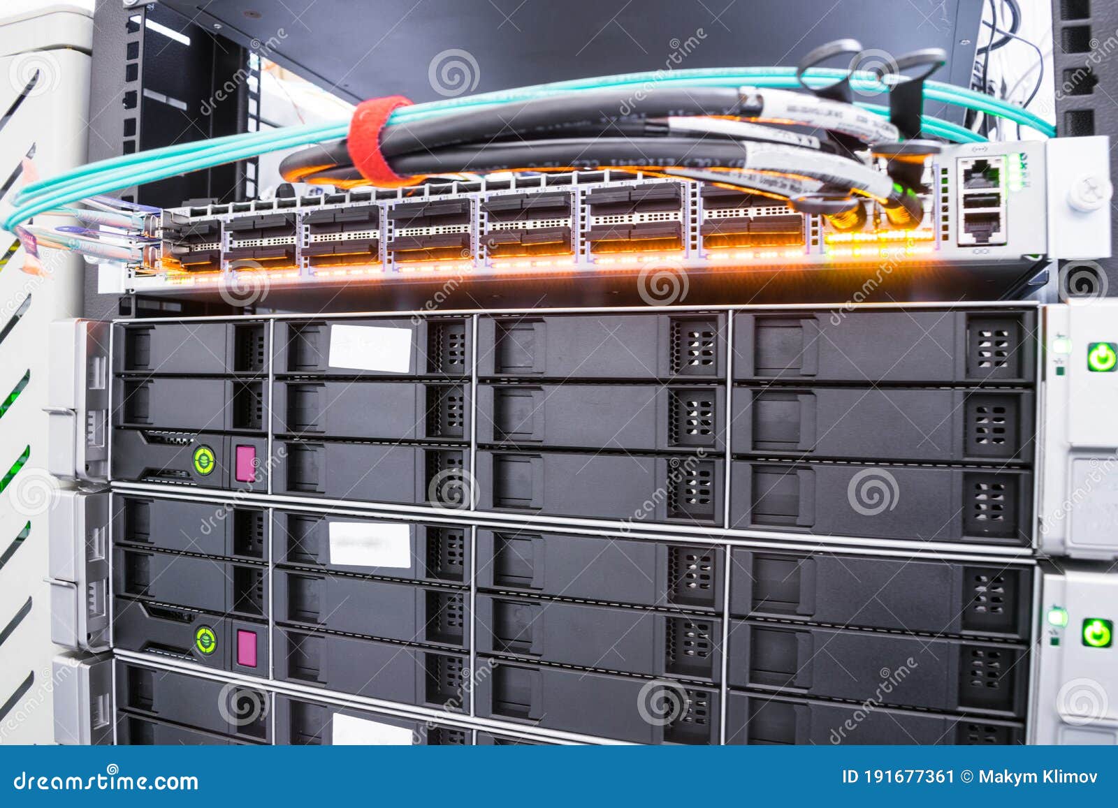 High-speed Connection of Servers To the Managed Switch. Cloud ...