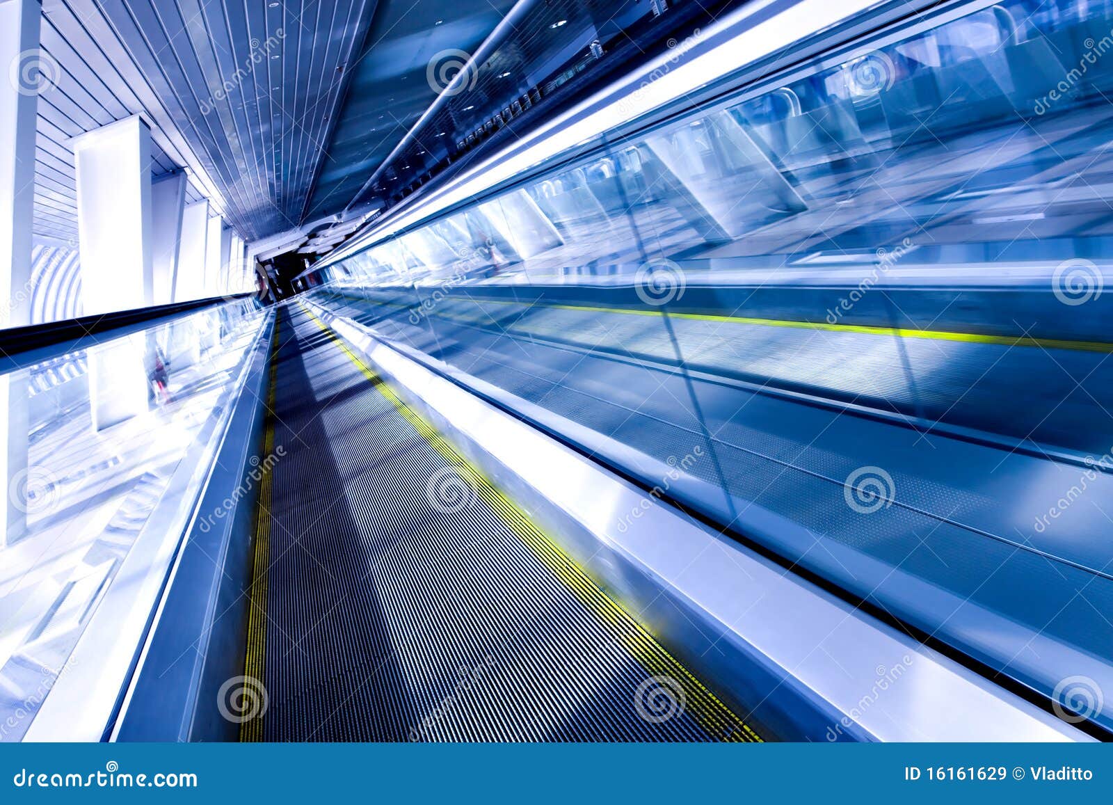 High-speed Moving Escalator Stock Image - Image of corridor, elevated ...