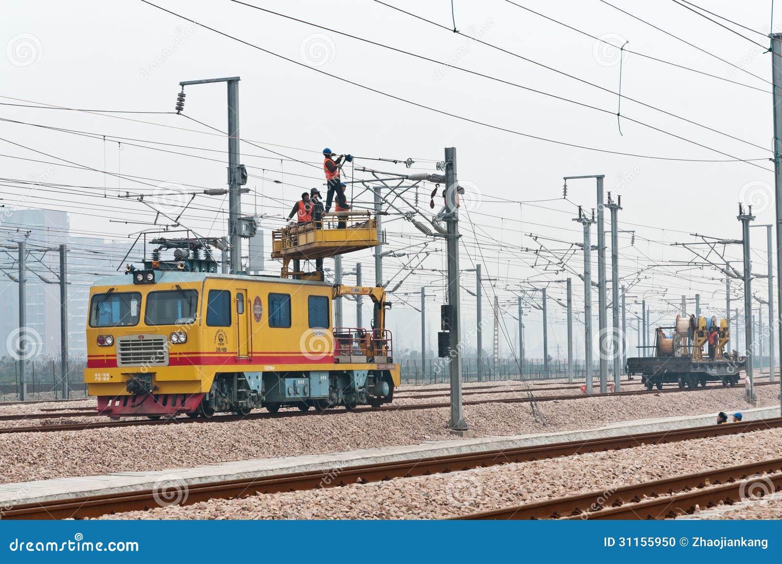 High speed railway workers editorial image. Image of yellow - 31155950