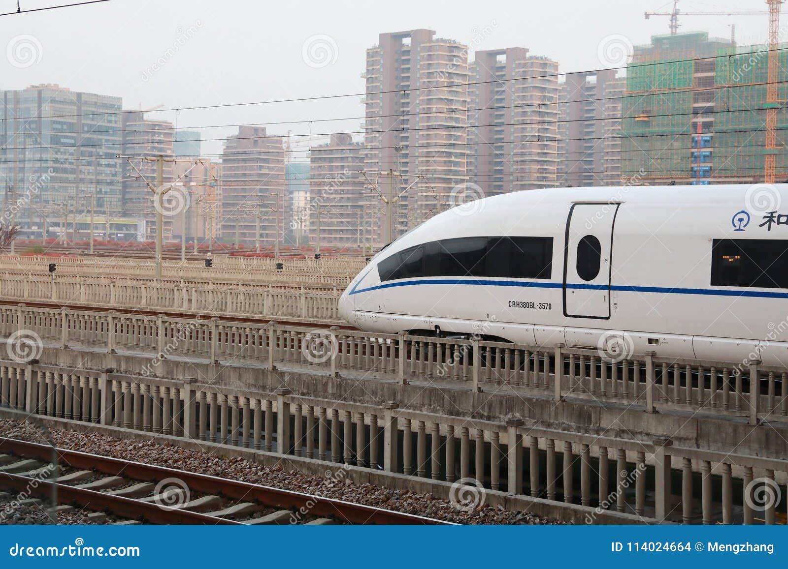 High Speed Train of China, the Streamlined Design of a Modern Bullet ...