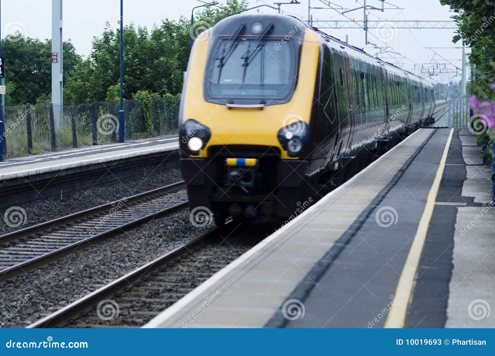 High Speed Train in England Stock Image - Image of ride, fast: 10019693