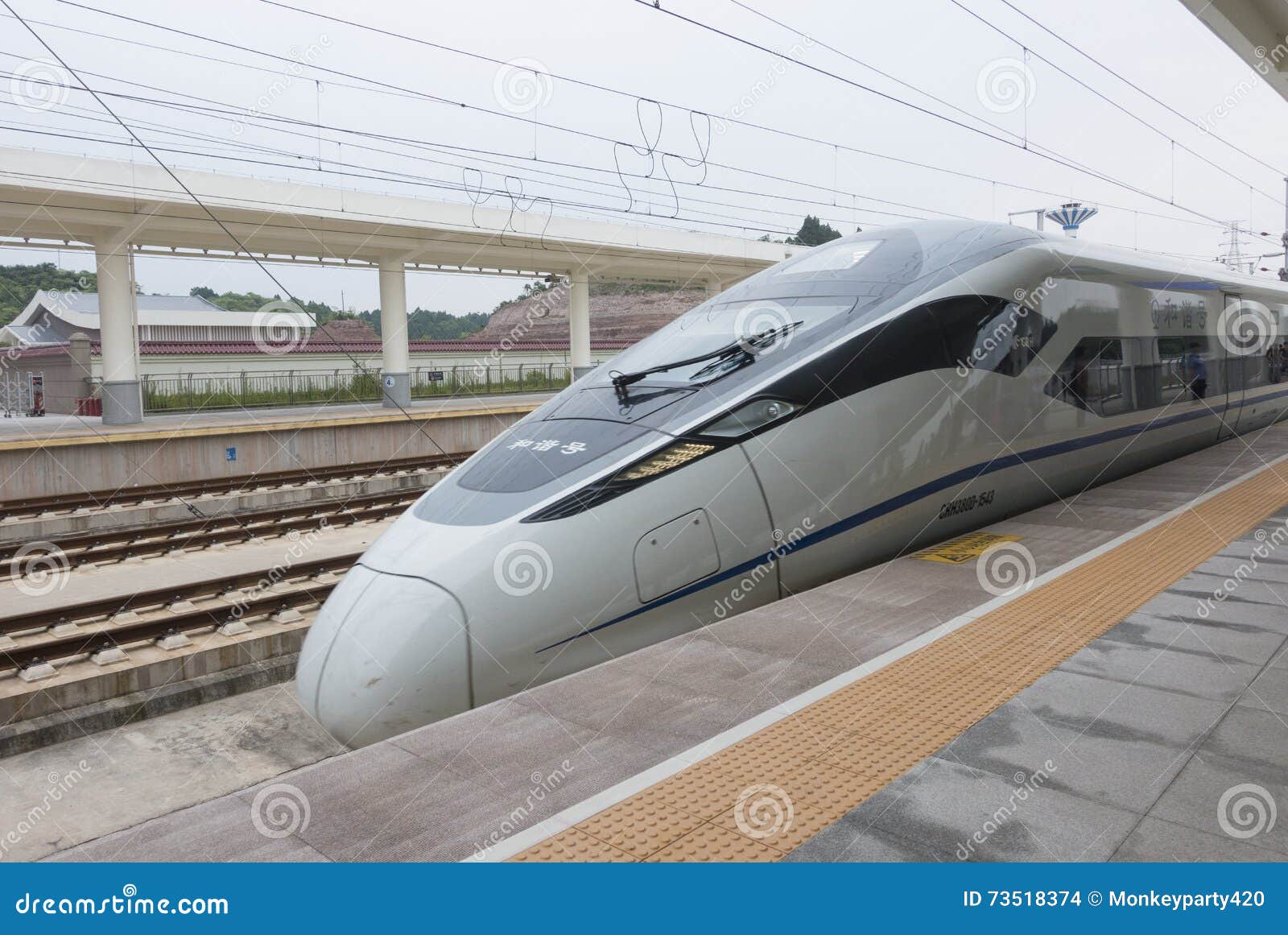 High speed train station editorial stock image. Image of crowded - 73518374