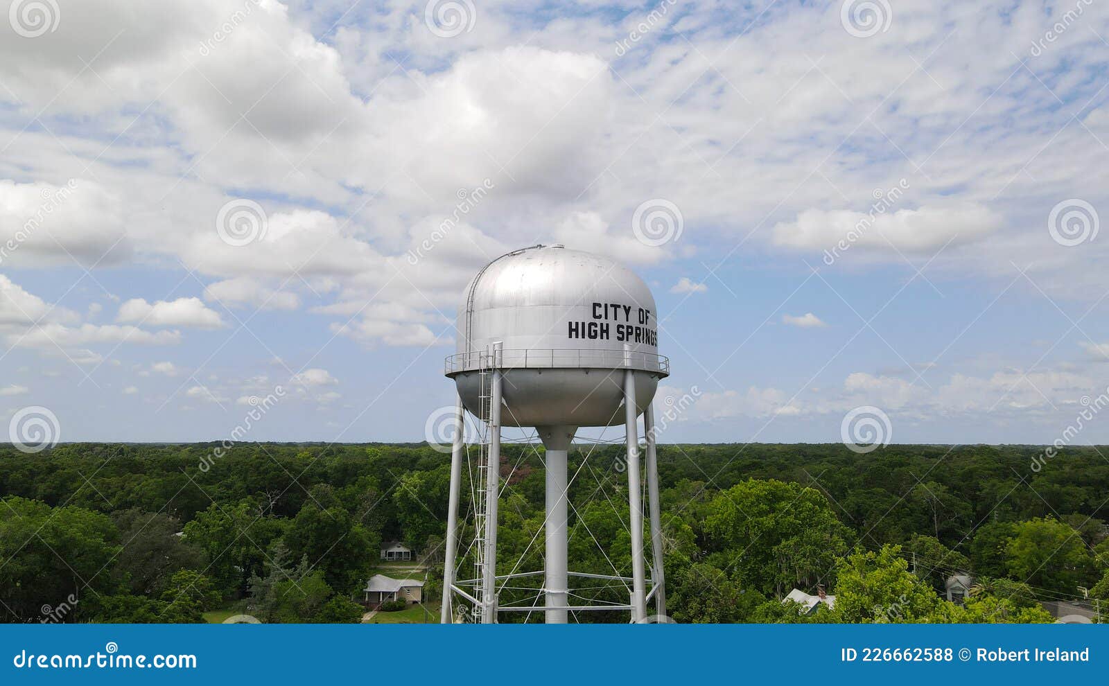 High Springs Florida Water Tower Stock Photo - Image of tower, green ...