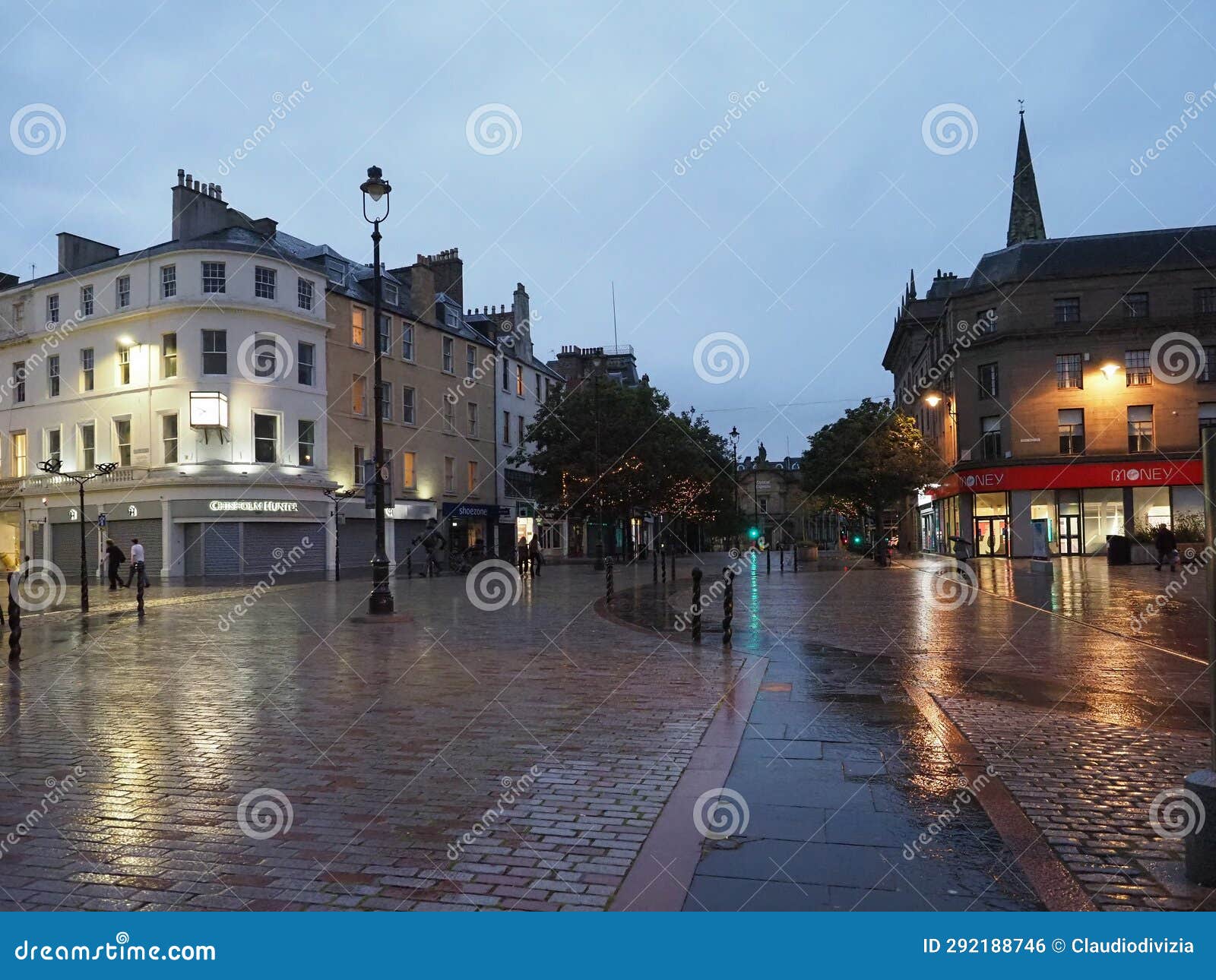 High Street at Night in Dundee Editorial Photo - Image of landmark ...