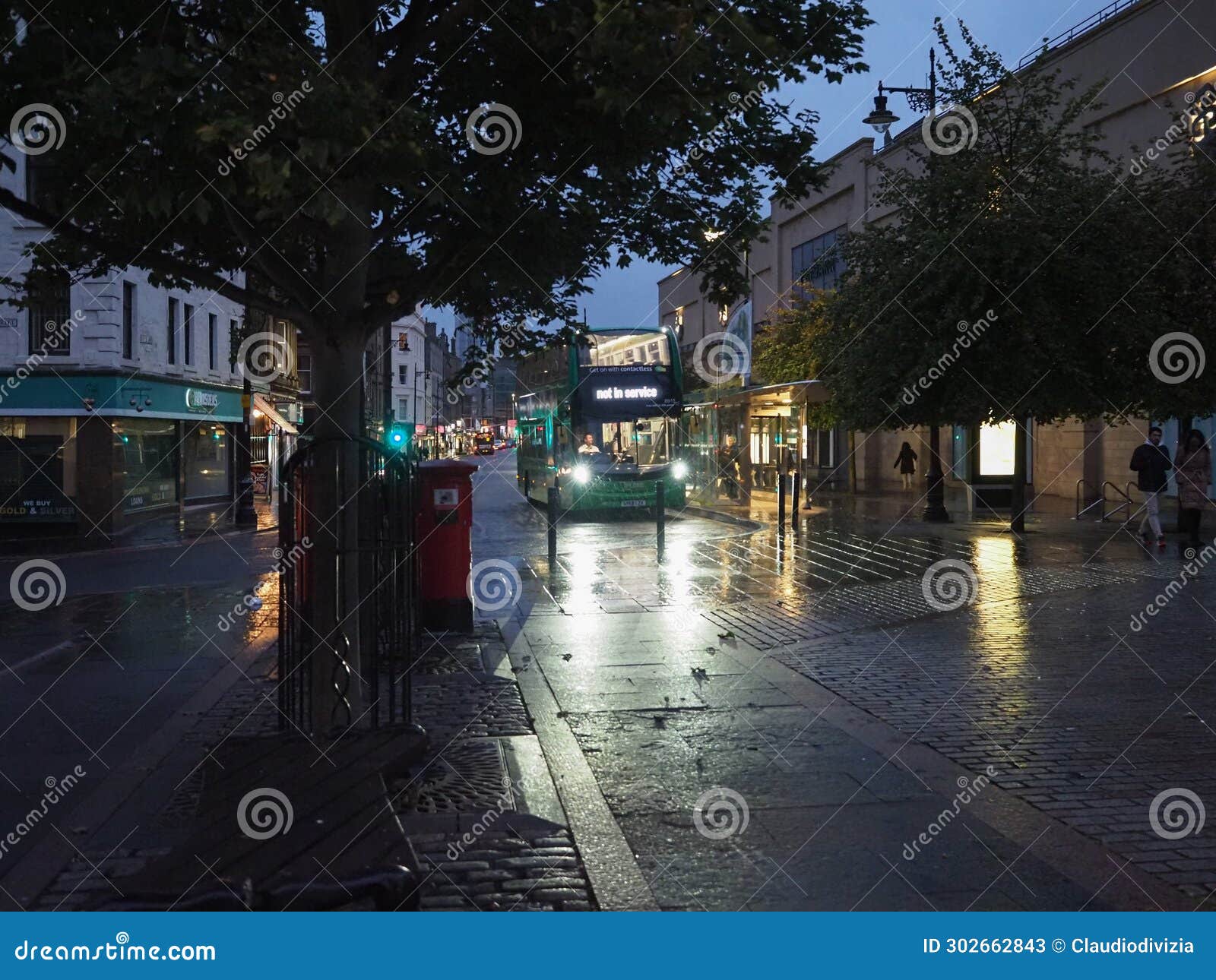 High Street at Night in Dundee Editorial Stock Photo - Image of dundee ...