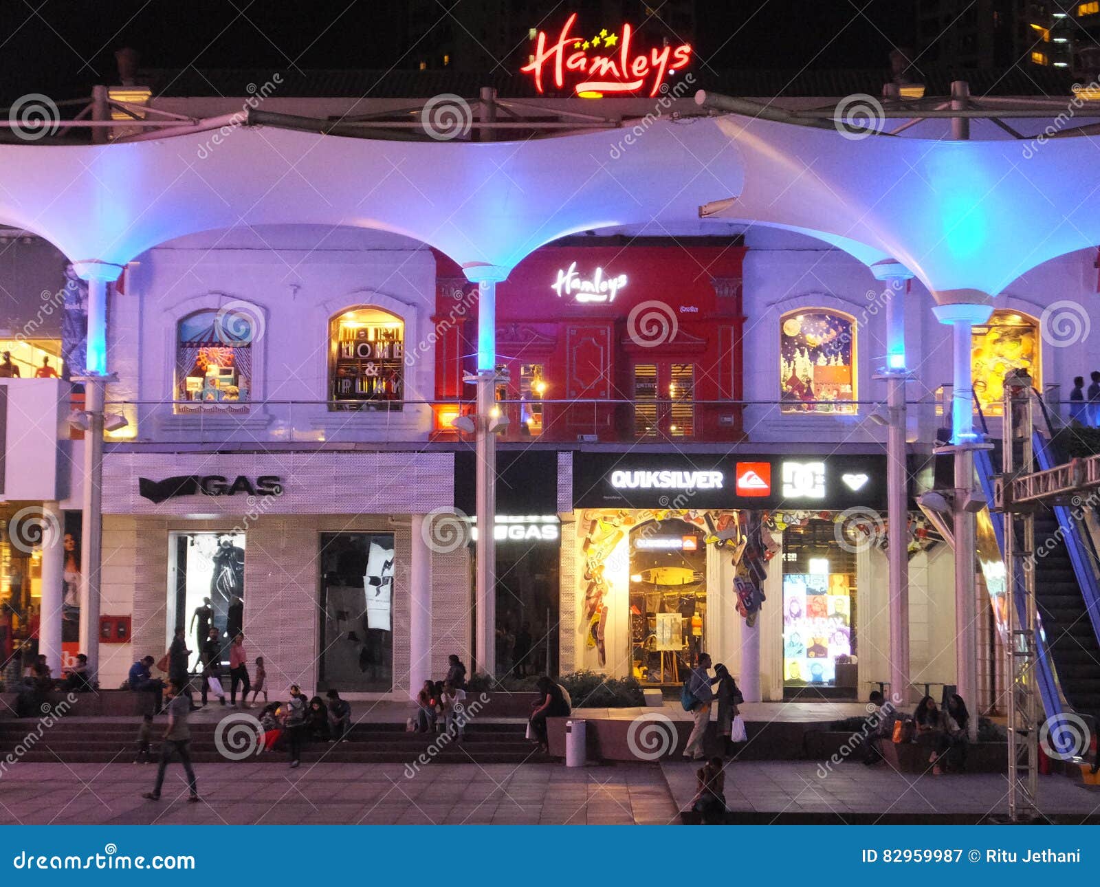 High Street Phoenix Mall in Mumbai Editorial Photography - Image of ...